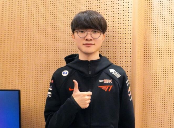 Faker点评knight，直言他适合在韩国发展，打法很像LCK中单_腾讯新闻