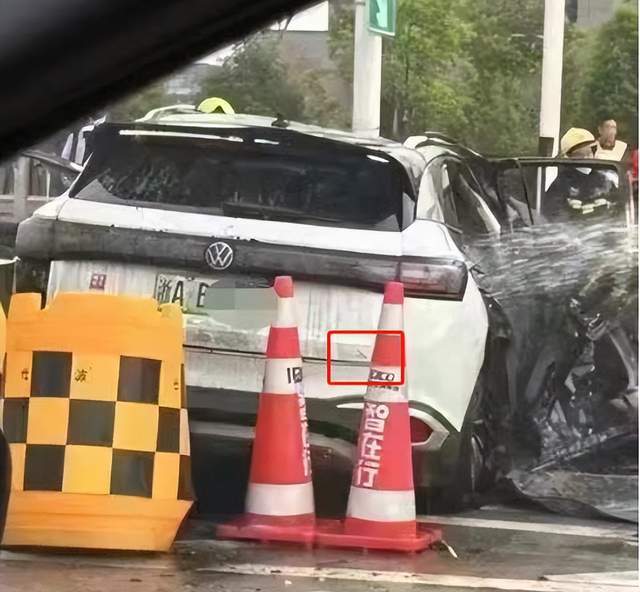 大众纯电“ID4 X”，为何一撞瞬间起火人亡？曾获中保研“全优”_腾讯新闻