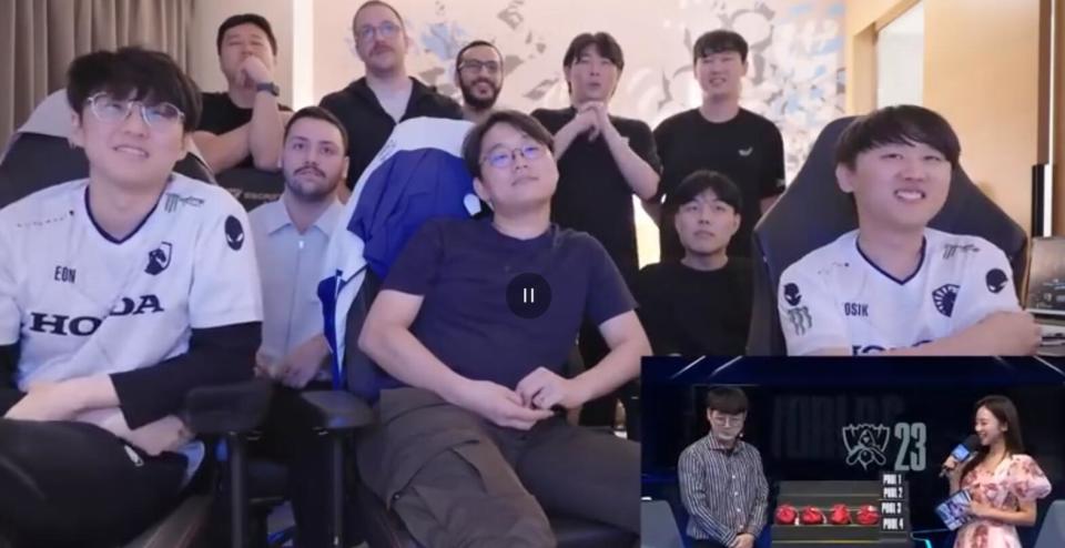 又有一支战队模仿S8的RNG，抽签完集体大笑，直接笑到S14_腾讯新闻