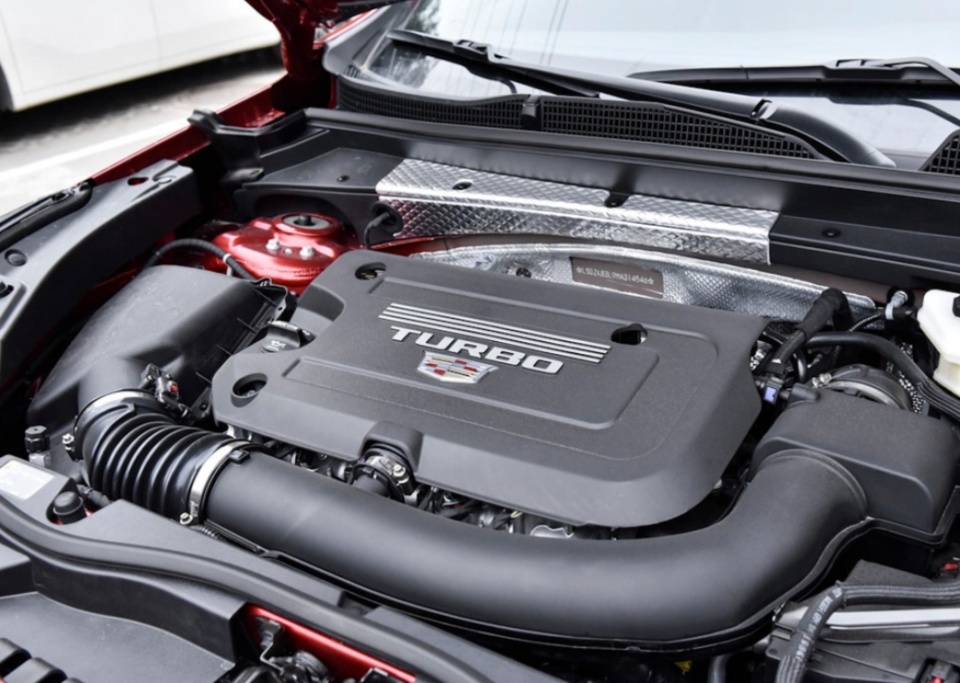 凯迪拉克XT4降到15万，连BBA都被打懵了！_腾讯新闻