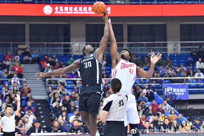 季后赛场均28分16板！达卡里-约翰逊同时收到NBL和CBA球队合同_腾讯新闻