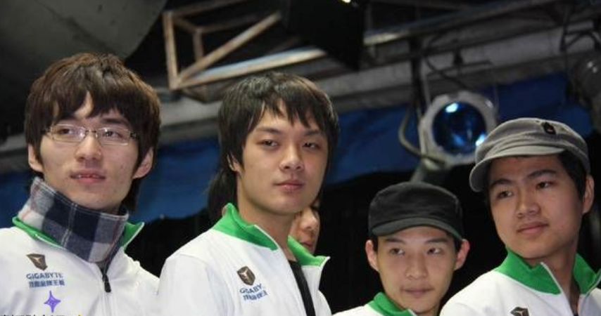 Dota前职业选手820，点评伍声2009，学历很高但是路走歪了_腾讯新闻