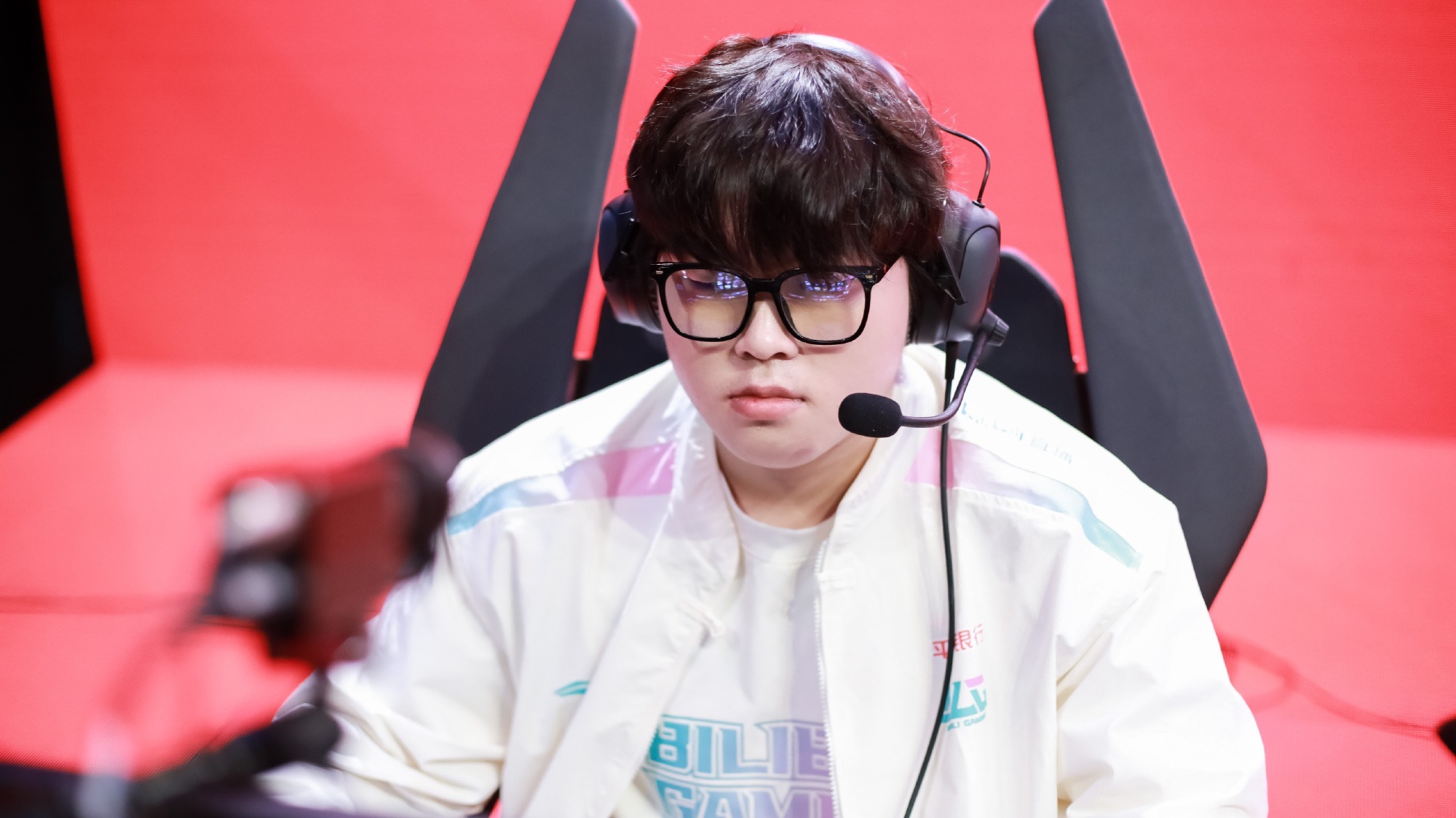 海外网友热议BLG淘汰EDG：ELK是LPL最强AD！BLG前教练真菜