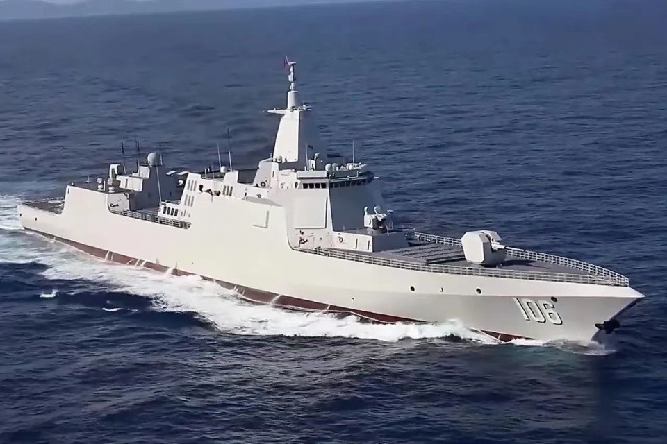 现役万吨大驱，CG-055 VS DDG-1000，前者战力远超后者_腾讯新闻