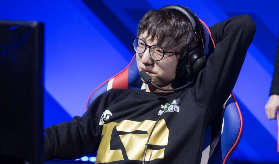 LPL解说开团Uzi，赶快回去退役，RNG重拳出击，MLXG说出心里话_腾讯新闻