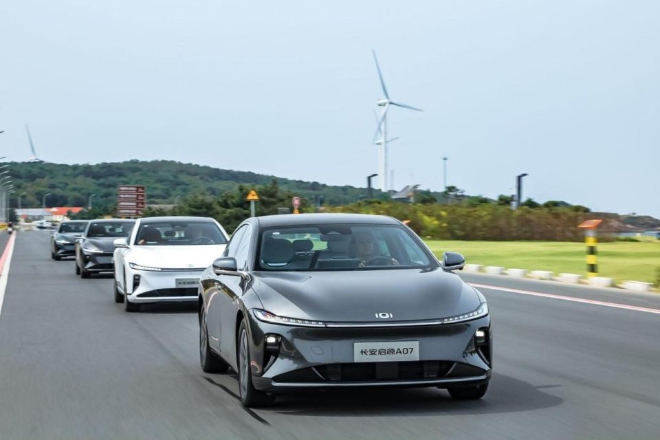 试驾官 | 评测启源A07，15万带电吸门，轴距2m9，谁有它卷？_腾讯新闻