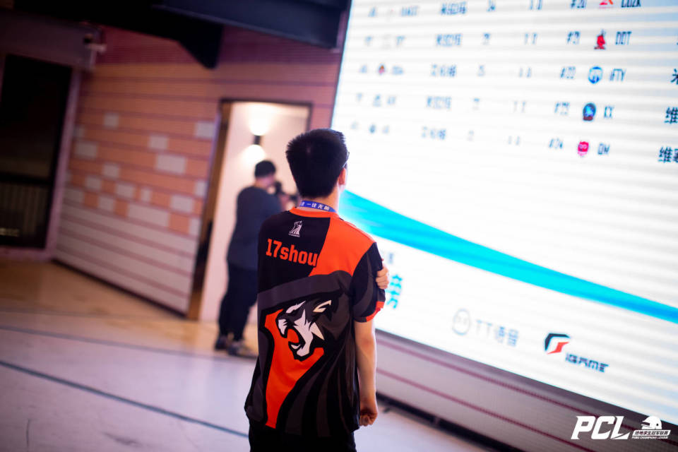 17shou复出征战PNC！小五因个人原因退出，4AM粉丝喊话韦神参赛_腾讯新闻