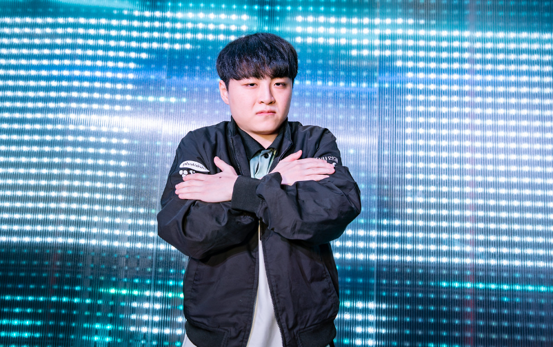 ShowMaker解锁600场成就，听到T1名字就怕_腾讯新闻