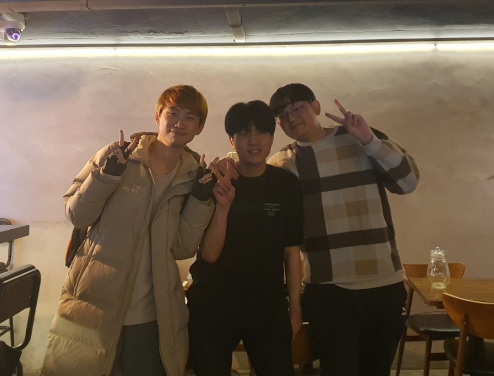 “Doinb庄园比OMG基地还大！”Aki直播吐槽：住公寓、只能点外卖