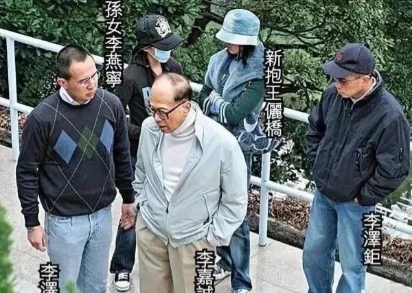 李嘉诚大儿子近况曝光，满头白发气血不足，曾坦言羡慕弟弟李泽楷_腾讯新闻