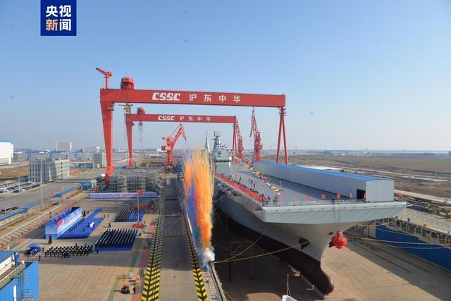 中国海军迈向新纪元，四川舰出世，全球首艘电磁弹射两栖攻击舰_腾讯新闻