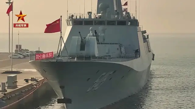 排水量5000吨！054B首舰正式服役，官宣“海军转型发展”有何深意_腾讯新闻