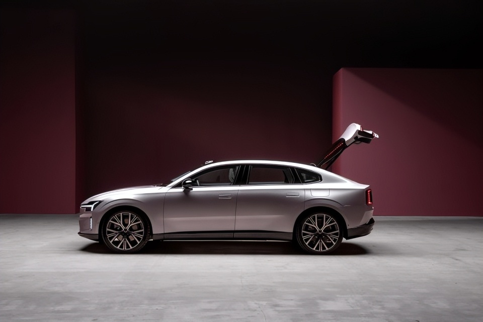 全新一代沃尔沃S90来了！单挑56E，绝美颜值，高超美感！_腾讯新闻