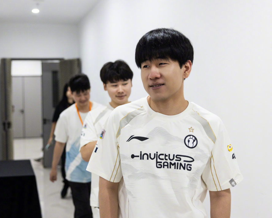 IG晋级S15，gala成为首位连续5年进入世界赛的AD，前四次全部止步8强_腾讯新闻