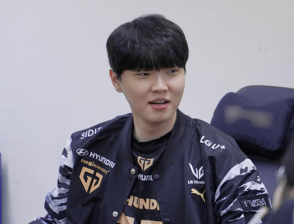 LCK主播看GEN被淘汰，tabe对着镜头打组合拳，当场被搞破防_腾讯新闻