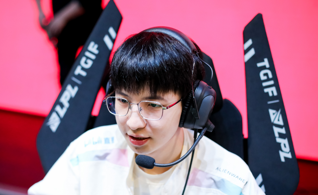 Xun关键时刻出错，JDG力克BLG，Tabe教练表明决心