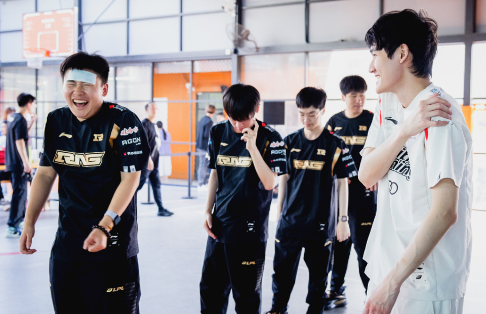 RNG官宣Gala小明离队，王多多透露选手去向，小明面临抉择_腾讯新闻