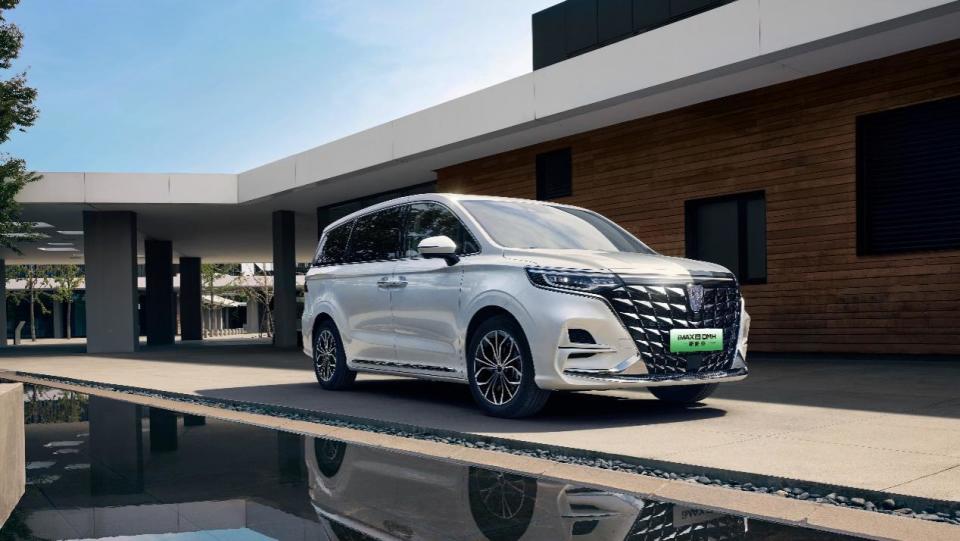 家用GL8来袭！荣威iMAX8 DMH新陆尊以实力诠释传承与超越_腾讯新闻