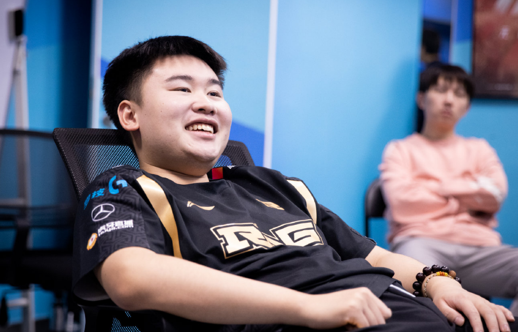 让一追二！RNG关键局击败TT，Angel遭到观众质疑