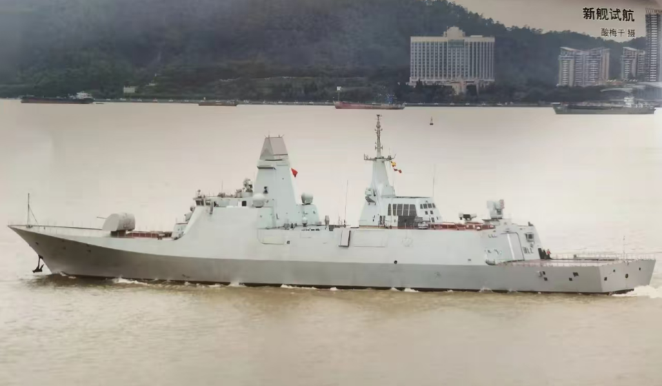 054B型护卫舰首舰：已经刷上545舷号，“漯河”舰正式服役？_腾讯新闻