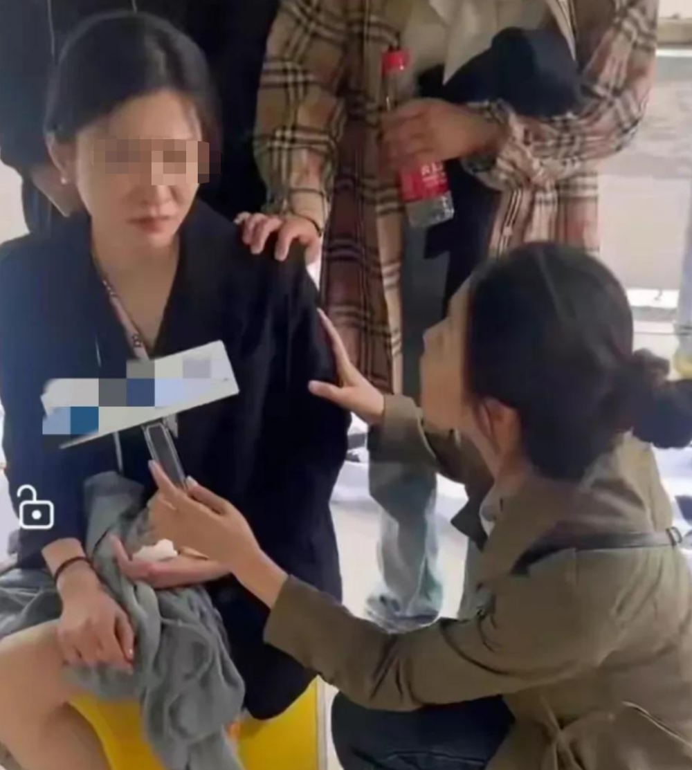 小学生被撞身亡妈妈坠楼，她可能是遭受多次重大心理创伤后患上急性应激障碍 腾讯新闻