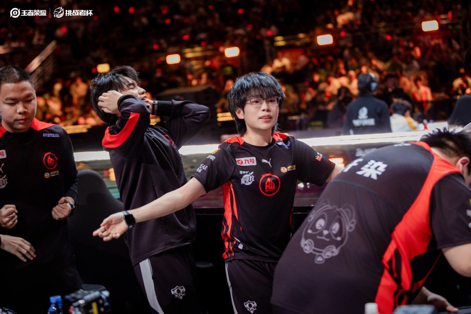 钟意的FMVP配不配？大帅很可惜，但没有争议，差1冠1FMVP追平小胖_腾讯新闻