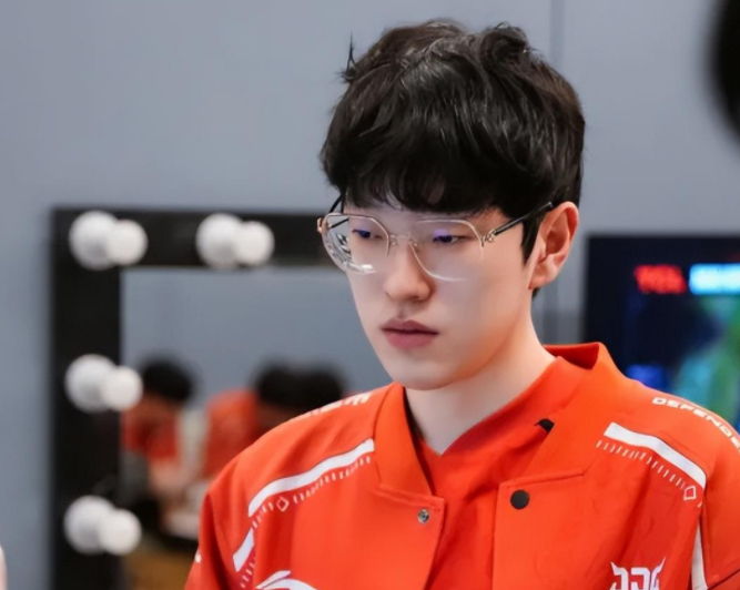 LPL赛区MVP排行榜，前五名3位是韩援，Uzi只排在第六_腾讯新闻