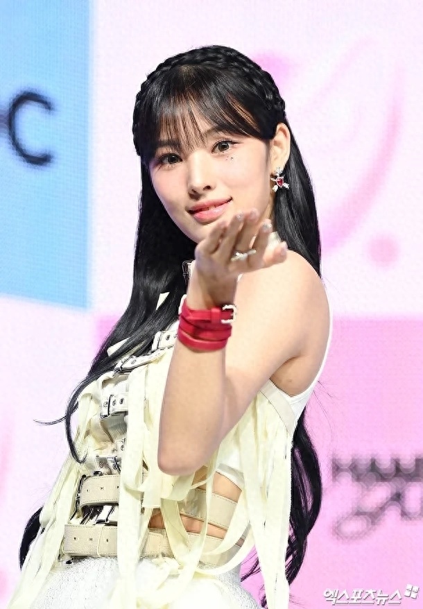 她首次Solo出道，被问退出女团原因，她坦言是个人原因，很难说明_腾讯新闻