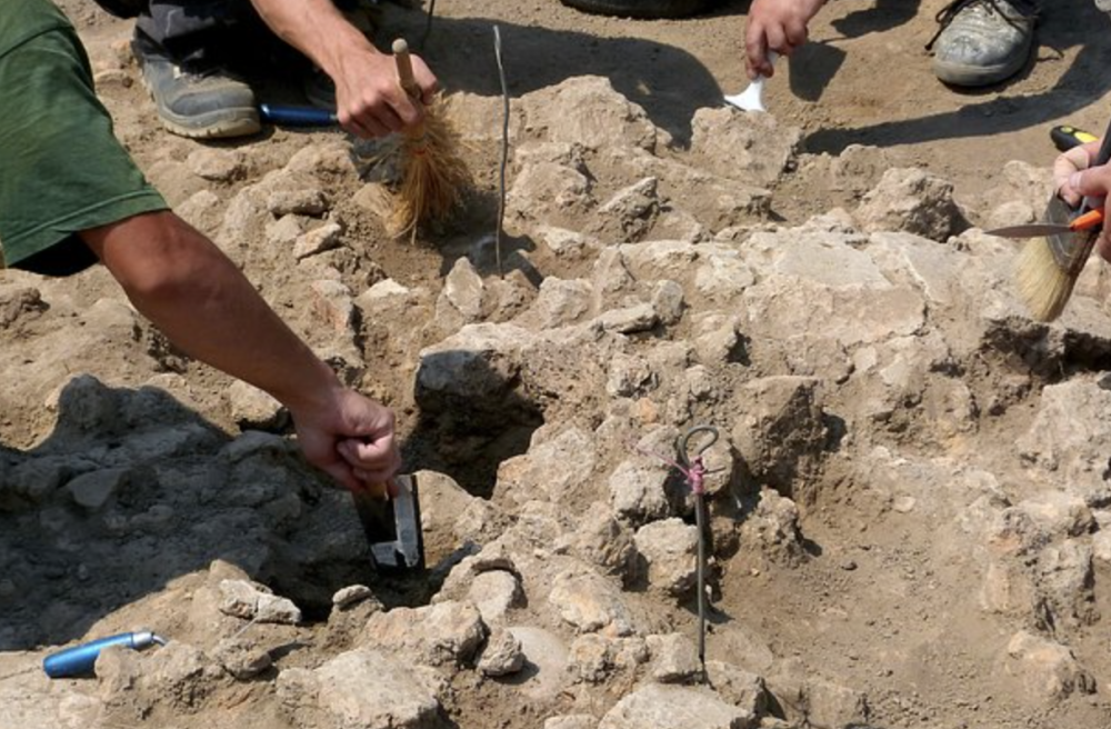 以色列发现圣经中提到的一个人的石制印章，距今约2700年_腾讯新闻