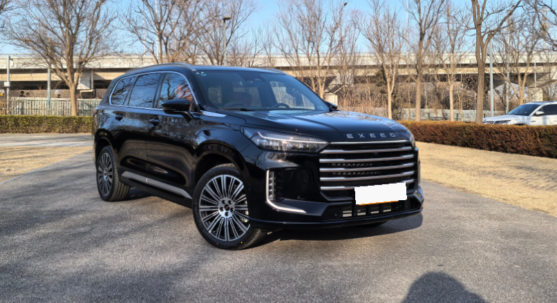 奇瑞新SUV：2+2+2六座，能跑1300km，长得像揽胜，奔驰同款配置！_腾讯新闻