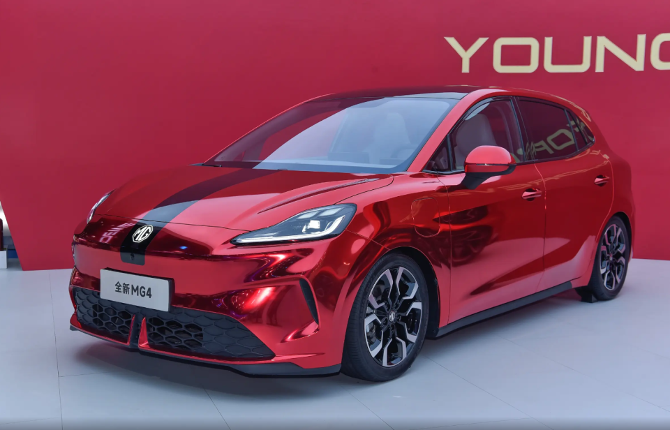 显然冲销量来了，全新名爵MG4起步6.88万，电动钢炮有点意思？_腾讯新闻