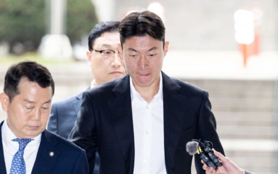 33岁韩国脚遭韩足协永久禁足：拍性爱视频被判1年 不影响欧洲踢球_腾讯新闻