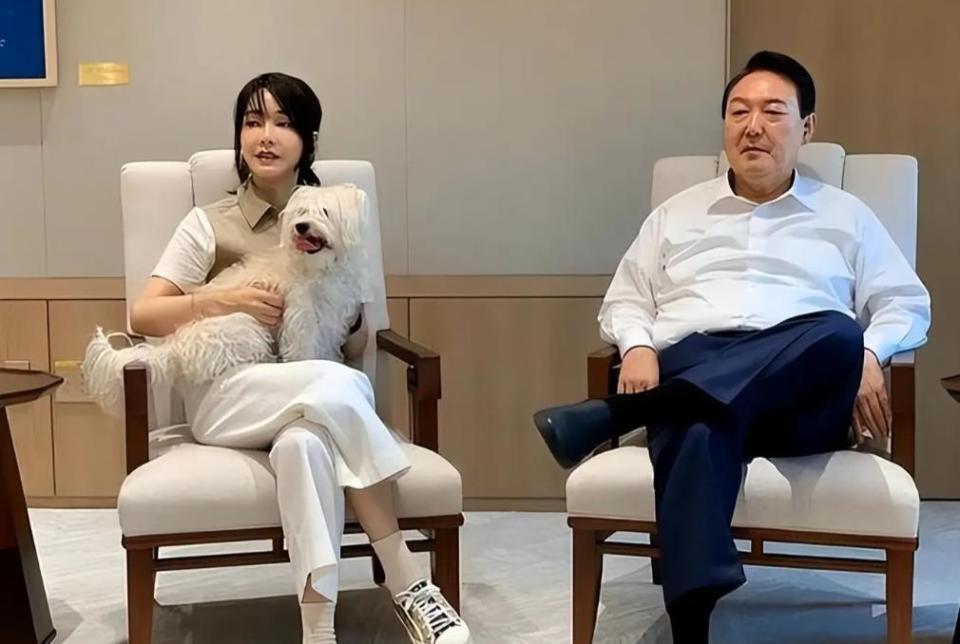 尹锡悦坐牢比当总统收入还多？韩国政坛为何如此魔幻_腾讯新闻