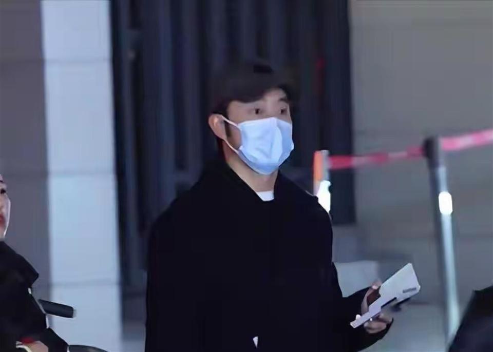 演唱会取消5个月后，44 岁玲花终于传来喜讯，也没有抛弃搭档曾毅_腾讯新闻