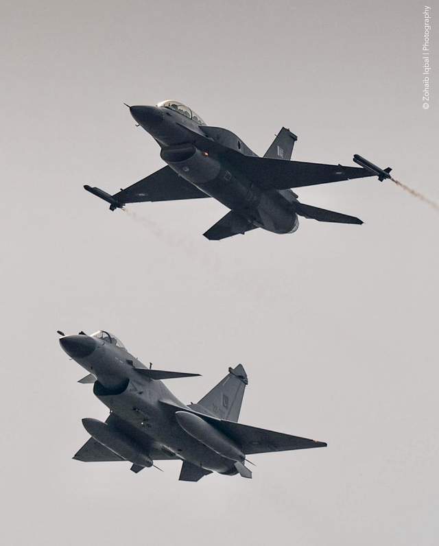 歼10C大战F16！对方动力明显更强，我们能够率先发现_腾讯新闻