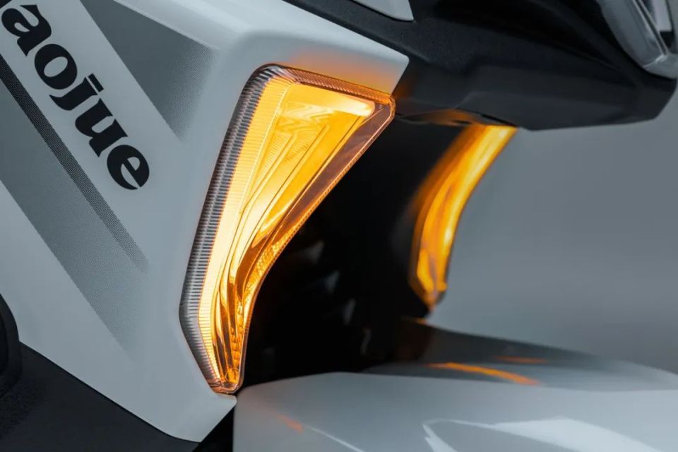 12680元起：更豪华的125通勤踏板豪爵ADX发布_腾讯新闻