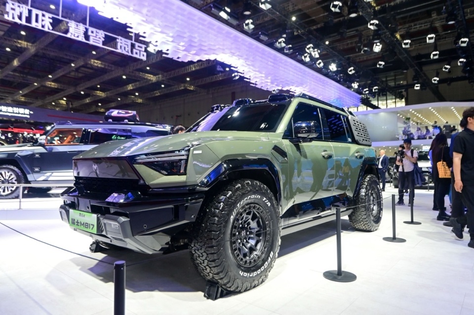 68.8万起售！东风猛士M817搭载华为ADS4系统 实现全地形智能穿越_腾讯新闻