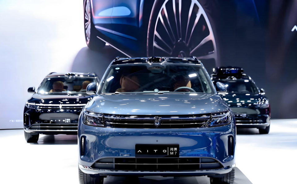 开通率只占12%，全网“封神”的特斯拉FSD，与华为ADS比谁更强？_腾讯新闻