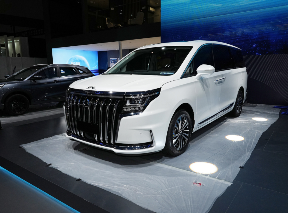 成都车展瑞风RF8领衔，4款国产混动中大型MPV，你最关注哪一款？_腾讯新闻