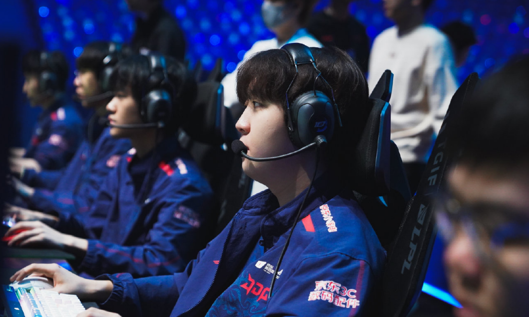 BLG中野惨遭压制！JDG夺冠，Ruler获得FMVP