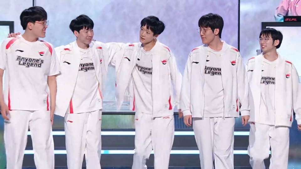 LPL四皇中单觉醒，Knight惨败而归！Tabe再次封神，第三次晋级MSI_腾讯新闻