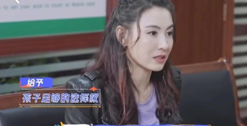 谢霆锋打电话问儿子，你会想我吗？儿子的回应让张柏芝感动落泪_腾讯新闻