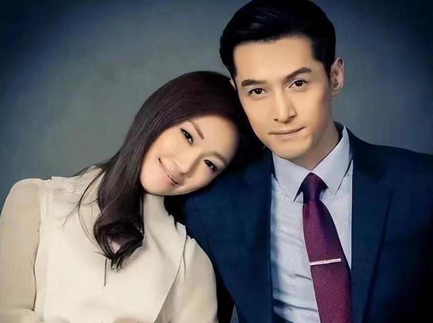 胡歌首谈和老婆相处模式！黄曦宁正面照曝光，两人身高差亮了_腾讯新闻