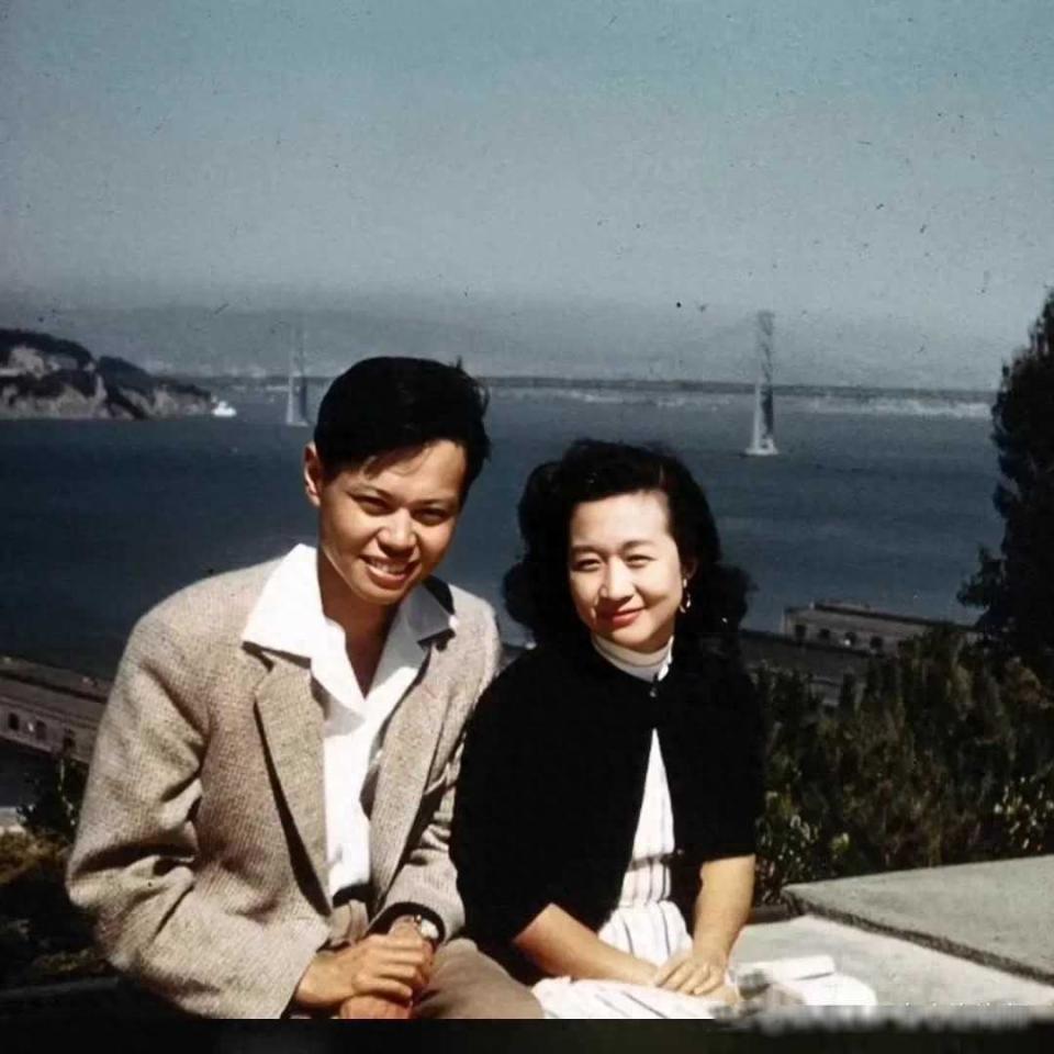 1950年，杨振宁未婚妻杜致礼在美国留影，气质不凡，不愧为抗日名将之女_腾讯新闻