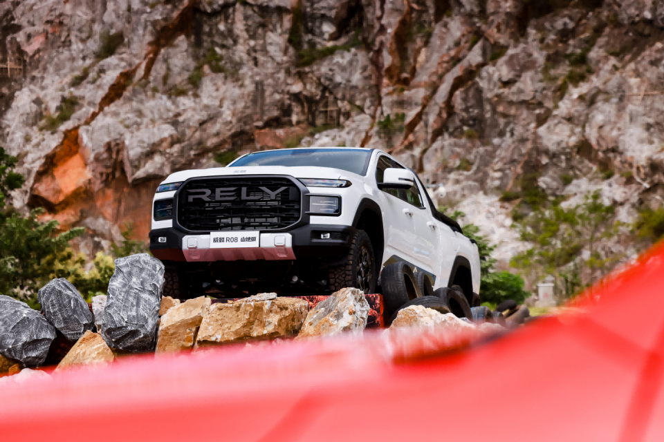 8.88万起的奇瑞RELY威麟R08上市，全球化皮卡玩出场景化新花样_腾讯新闻