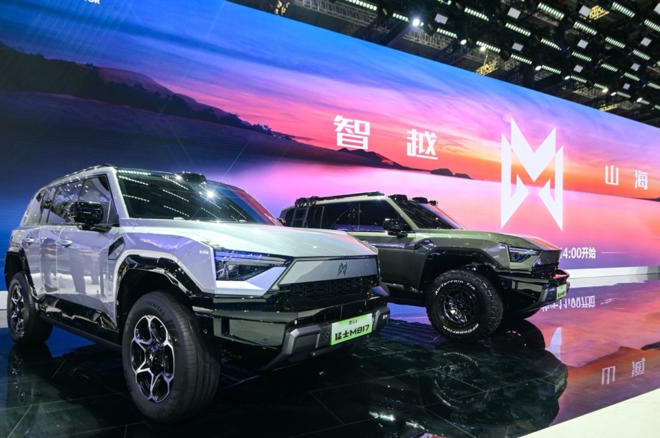 68.8万起售！东风猛士M817搭载华为ADS4系统 实现全地形智能穿越_腾讯新闻