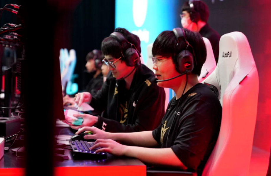 LPL转会期最新资讯：上单RICH深夜发文，表示和V5合约已到期