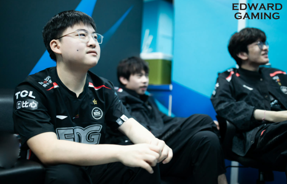 太拼了！Uzi一夜没睡！EDG败给RNG后，他通宵Rank至早上8点_腾讯新闻