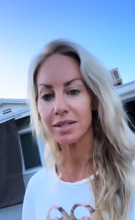 美国女子在家被噪音吵醒，墙里忽然伸出只人手！住自己家也这么多恐怖经历？_腾讯新闻