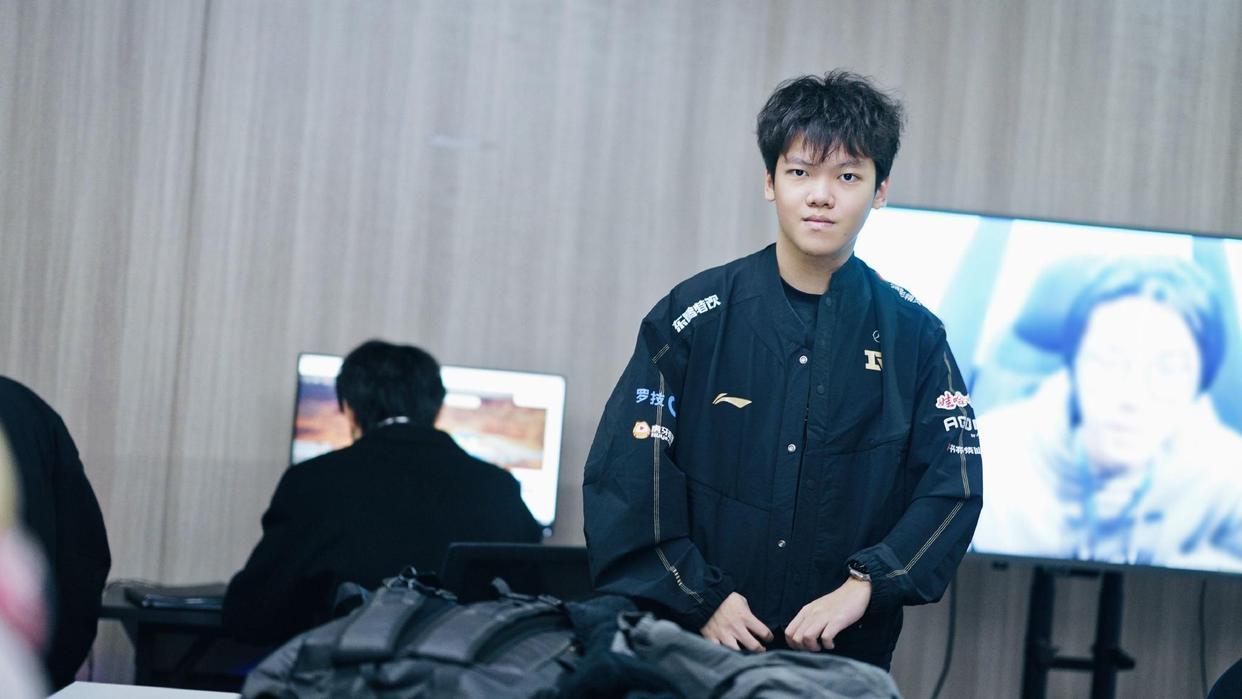 RNG零比二不敌LNG，没“虎明”真的支愣不起来，Angel惨成背锅侠